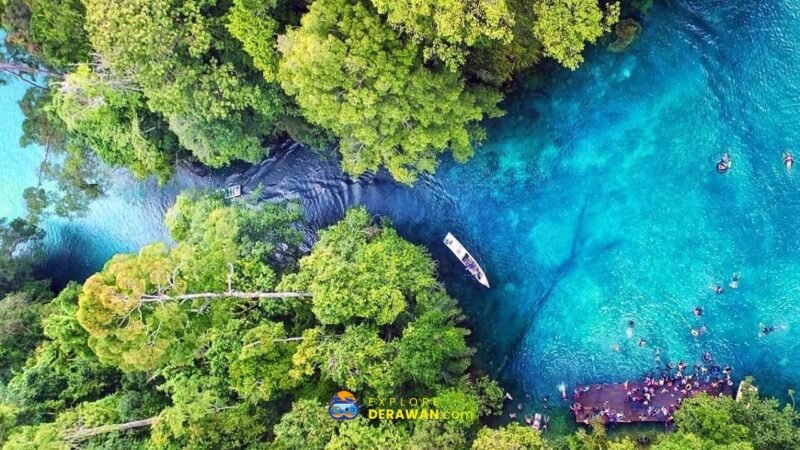 Danau Labuan Cermin, Fenomena Unik Danau 2 Warna Dan 2 Rasa di ...